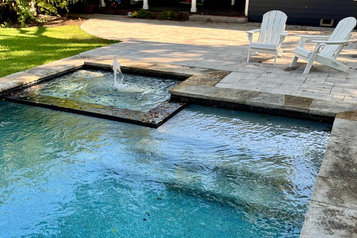 The Carriage House | Luxury Loft | Pool + Hot Tub - McKinney