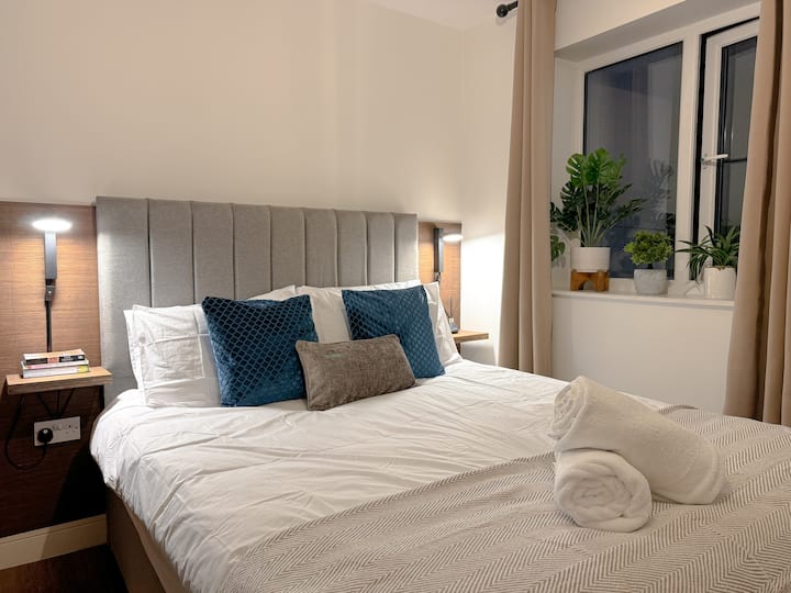 Spacious 2 Bedroom Modern Flat - City Centre - Cardiff