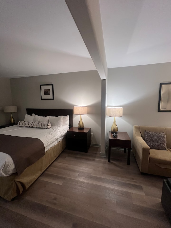 Dream House -Couples Retreat - Horseshoe Valley