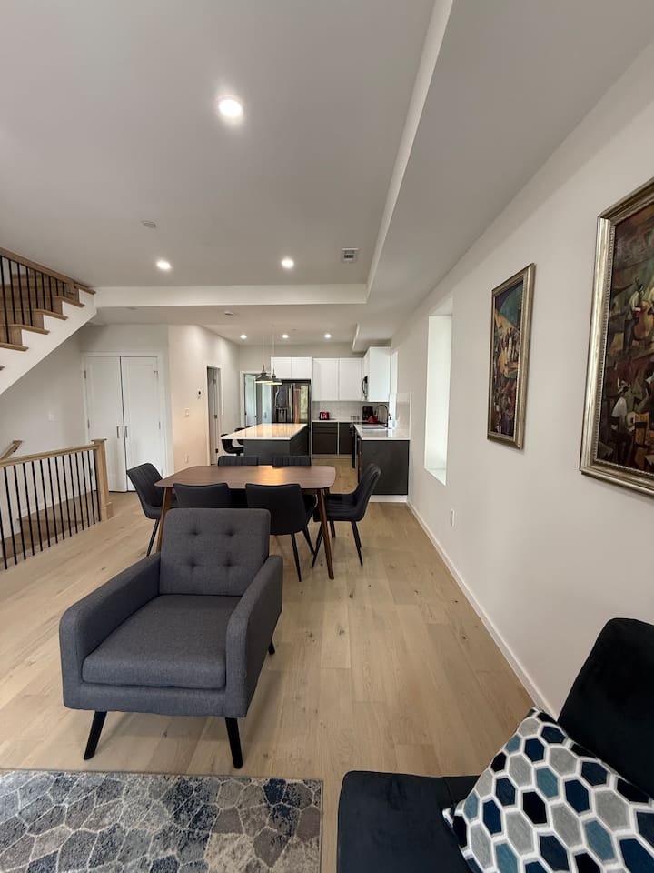 Elegant New Home & Furniture - Washington, DC