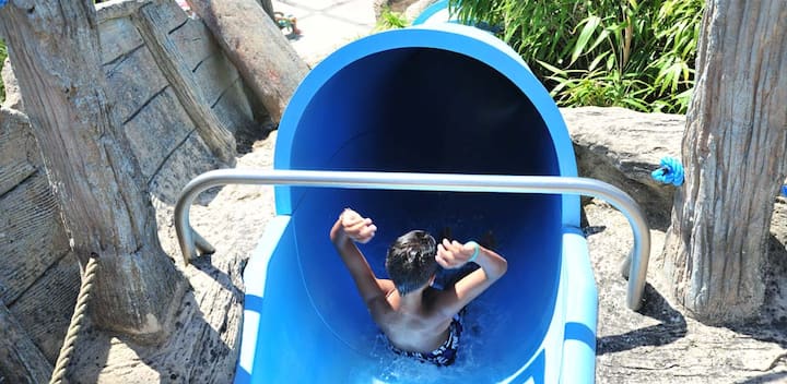 Camping 4* Face à La Plage - France