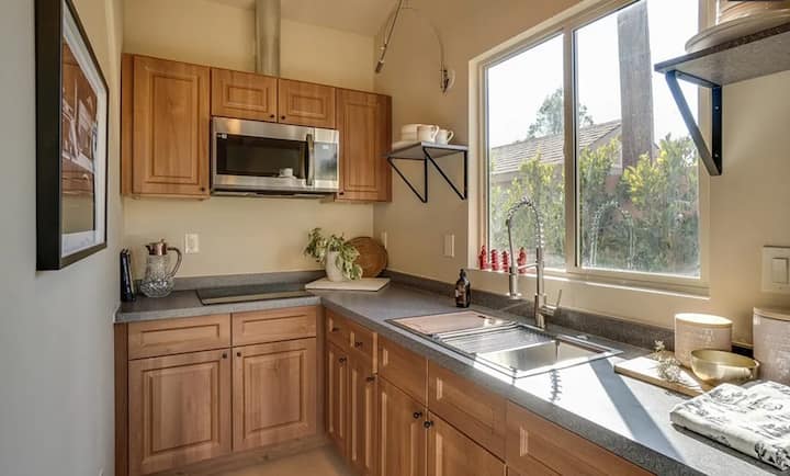 Cozy Altadena Oasis - Altadena, CA