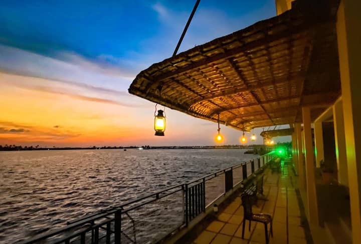 Lakeview Premiumroom(private Balcony): Alleppey - Aleppey