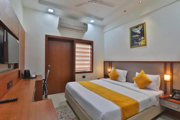 Hotel The R S Grand, Agra - Agra