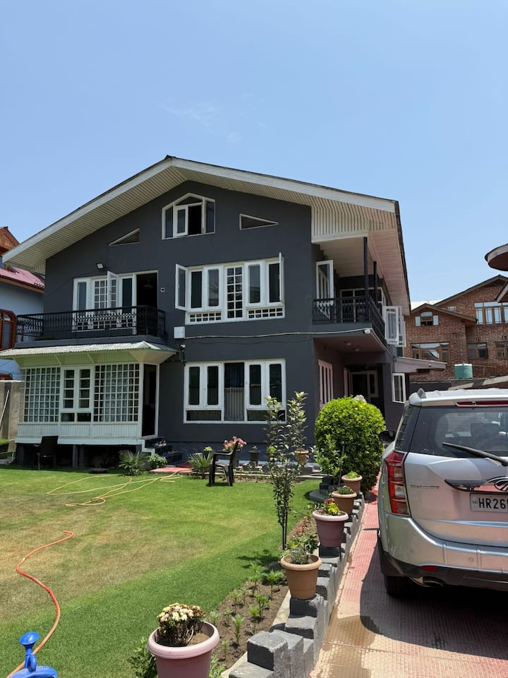 Miya Villa Home Stay Kashmir , Srinagar. - Srinagar