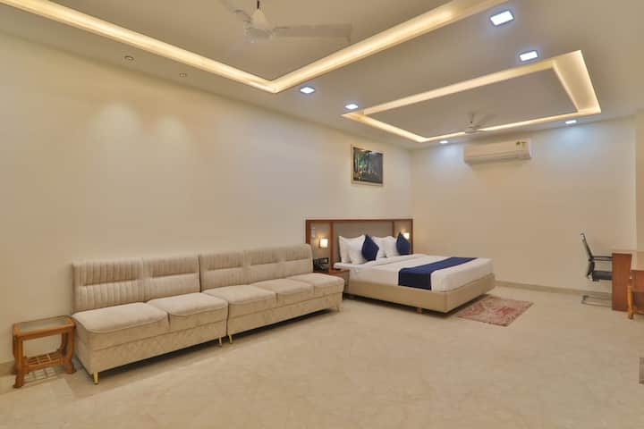 Hotel The R S Grand, Agra - Kushinagar