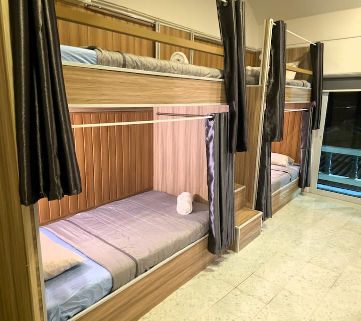 8 Bed Mixed Capsule Dorm With 2 Private Bathrooms - 帕岸島