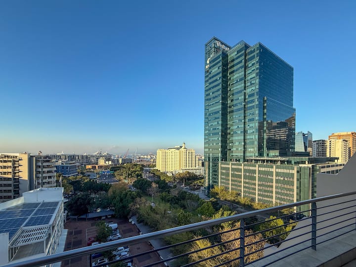 Chic 2br Cbd Pad W/ Fast Wi-fi & 180° Waterfront - Le Cap