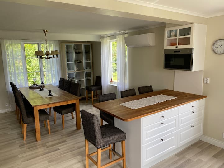 Stor Villa På Landet Med Vedeldad Bastu - Rimbo