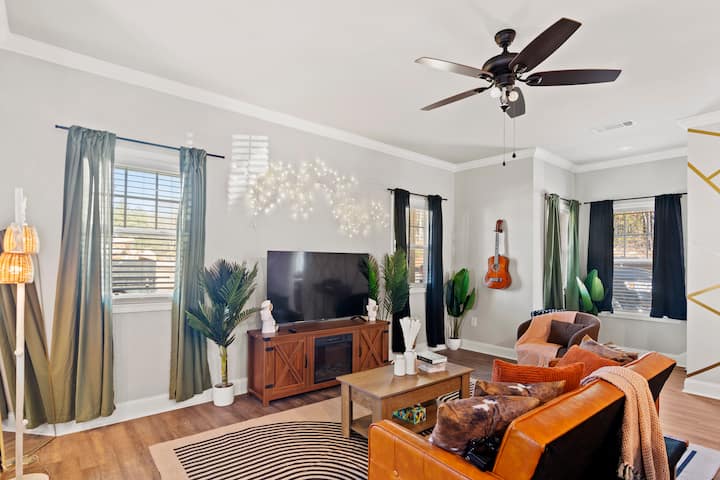 Close To Uga & Dt | 2 King Beds | Game Room - Athens, GA