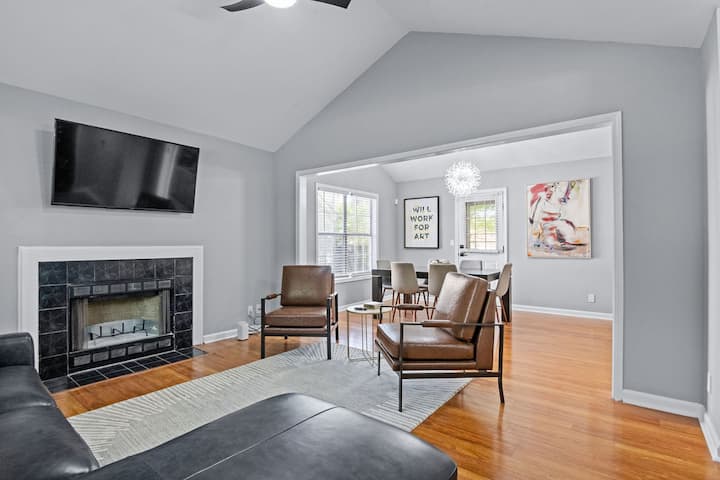 New! Modern Urban Escape| Fireplace Wifi| Sleeps 6 - Macon, GA