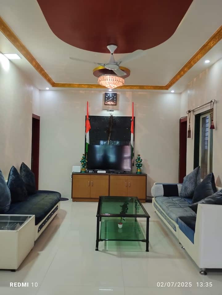 Cozy Modern Stay Near Nanakheda & Mahakal Mandir - Ujjain