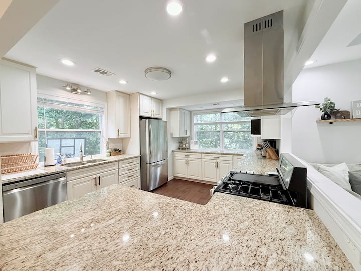 3br Modern Home Near Lakepoint, Ksu, Lakes, Trails - Kennesaw, GA