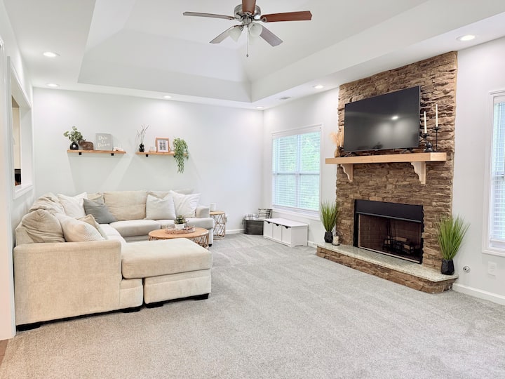 3br Modern Home Near Lakepoint, Ksu, Lakes, Trails - Acworth, GA