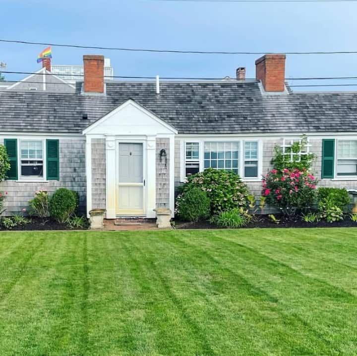 West End Beach Cottage At Delft Haven W/ Parking - Herring Cove Beach, MA