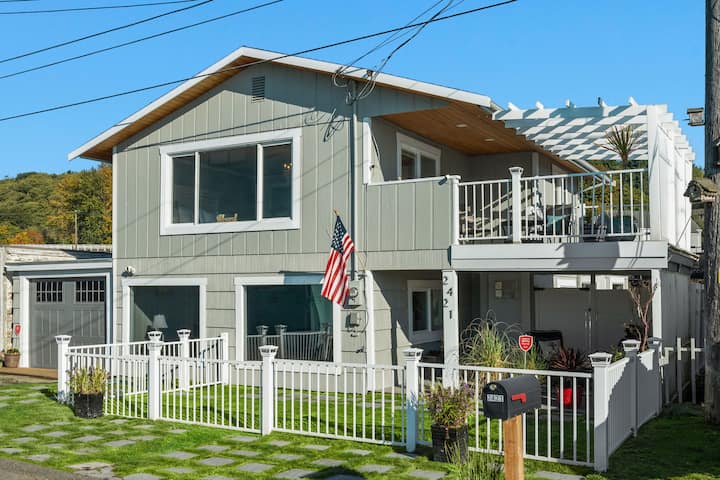 Waterfront Escape Day Island - Fox Island, WA