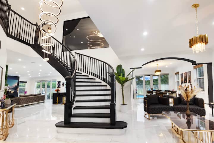 Luxury 5br | Pool & Hot Tub - Miramar, FL