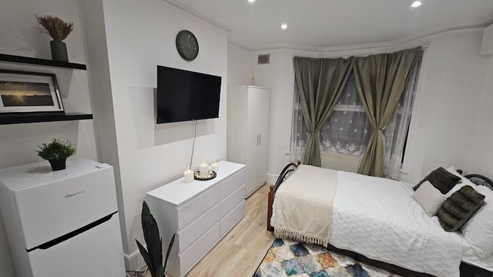 Stylish London Studio | 20 Minutes To Central - Central London