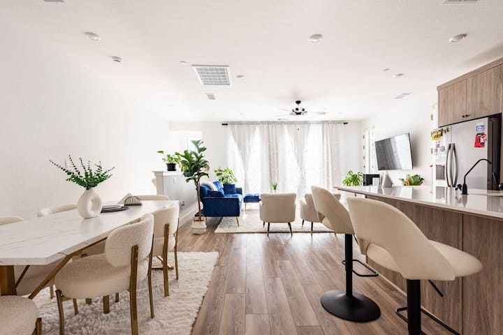 Clovis Retreat |Modern 2br Near Parks|pool - Fresno, CA