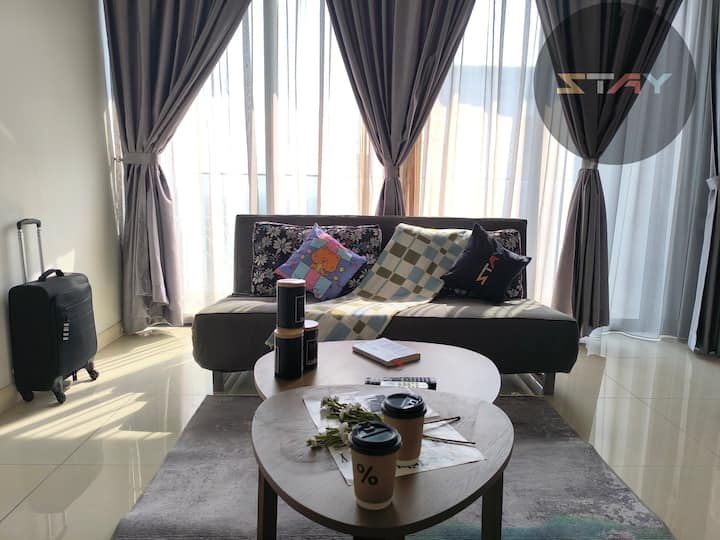 Gm Couple Cozy Sunny Pool View Netflix Bystay - Iskandar Puteri