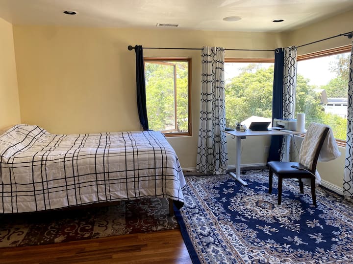 Open Master Suite (Private) - Lakeside, CA