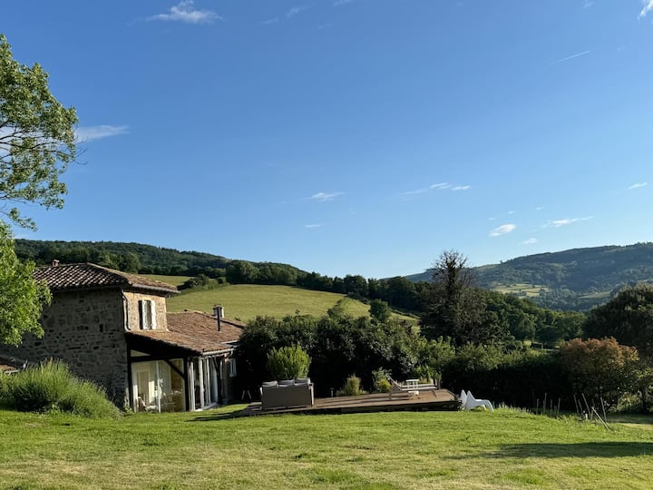 Gîte Au Calme Avec Jolie Vue Entre Mâcon Et Cluny - France