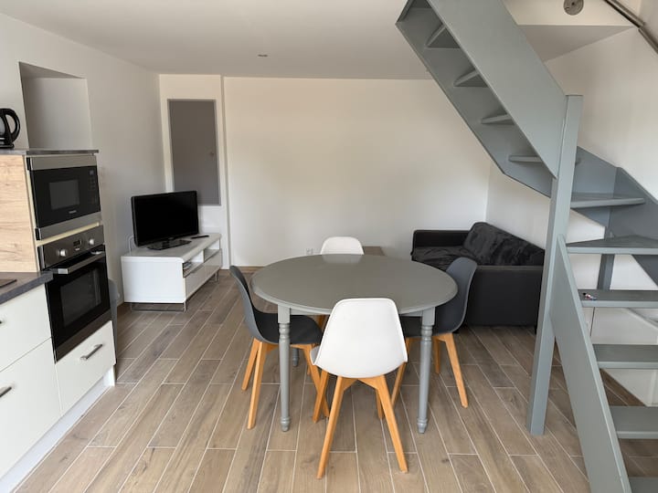 Petite Maison Avec Annexe. - Château de Craon
