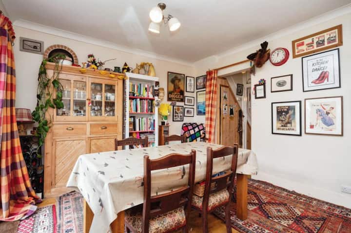 Cosy King-size Bed In Rusthall, Tunbridge Wells - Royal Tunbridge Wells
