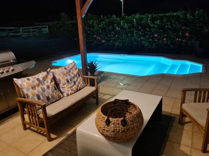 Villa De 100 M2, 3 Chbres, Pisc - Guadalupe