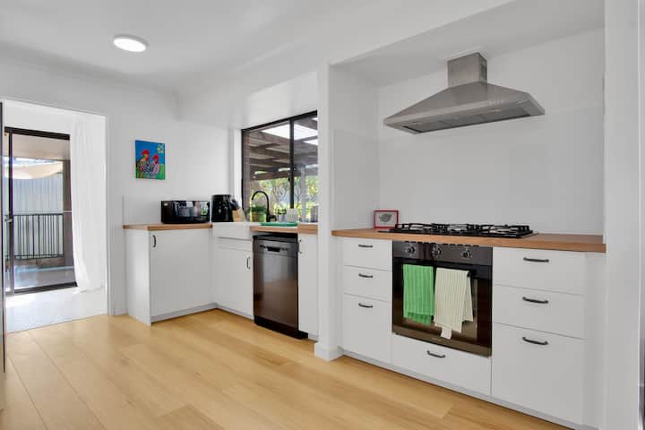 The Family Oasis In Parmelia! - Rockingham