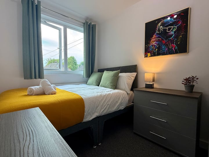 6 Double Bedroom House With Free Gated Parking - Sheffield