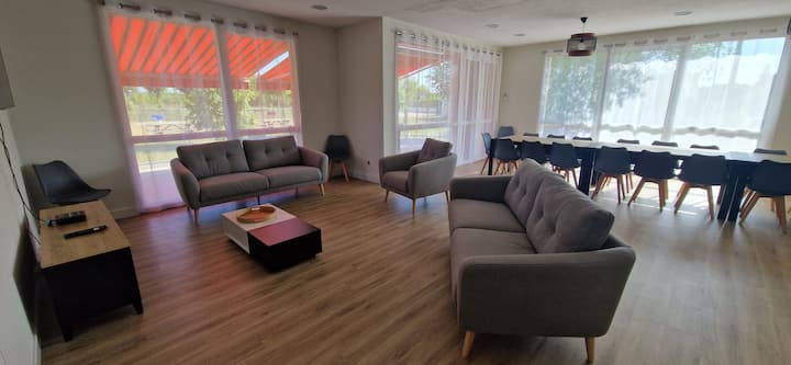 Gite Bourguignon Pour 29 Personnes - Yonne