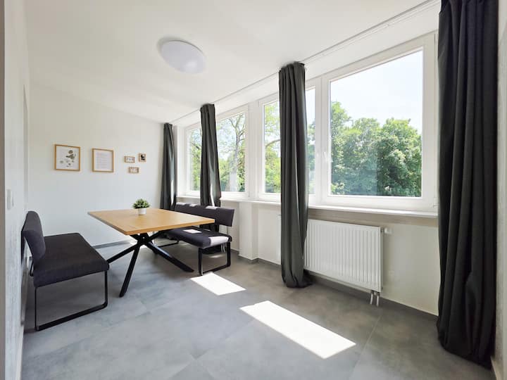Raj Living - 4 Room Apartment - Kitchen - Terrace - Düsseldorf