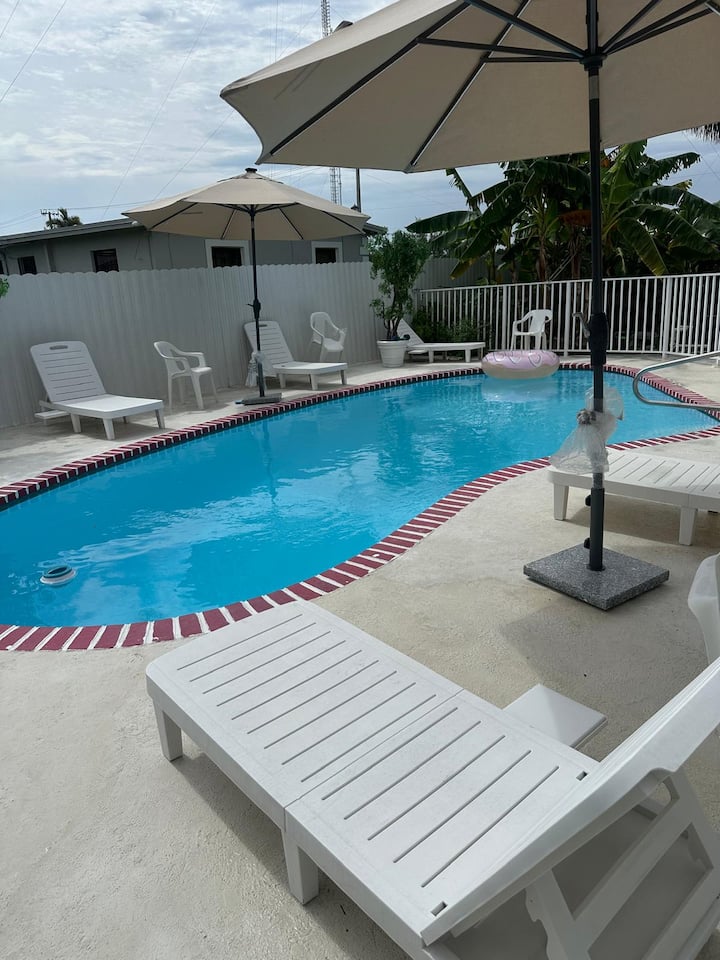 Home Near Hardrock Stadium - Miami Gardens, FL