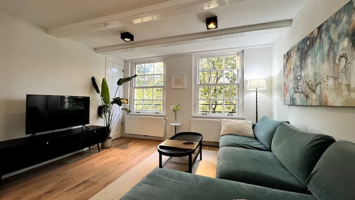 Renovated Monumental Canal House City Center -