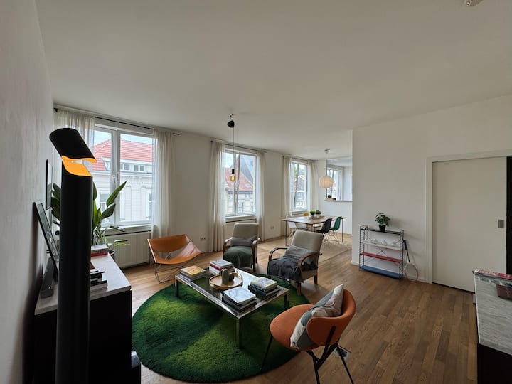 Bright Flat In Lively Châtelain - Bruxelles