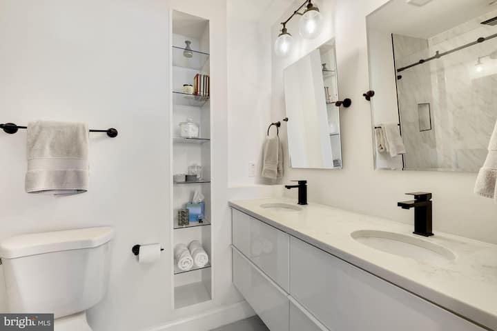 Large Renovated Home 4bd/3.5bth - Hyattsville, MD