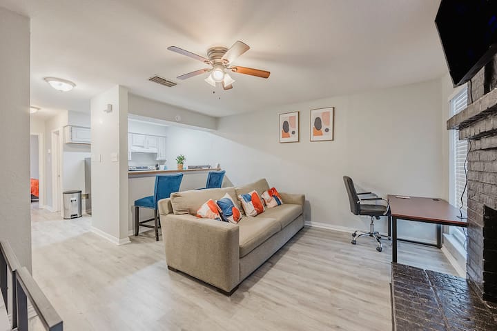 Comfy Unit In Heart Of Arlington - 阿靈頓