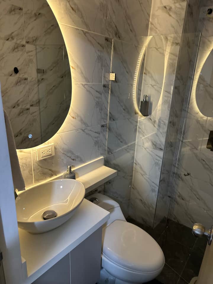 Moderna Casa Con Jacuzzy/estadio - Medellin, Antioquia, Colombia