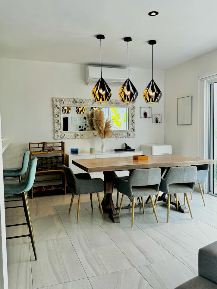 Spacious Luxury House In A Safe Residential Area - Cancún