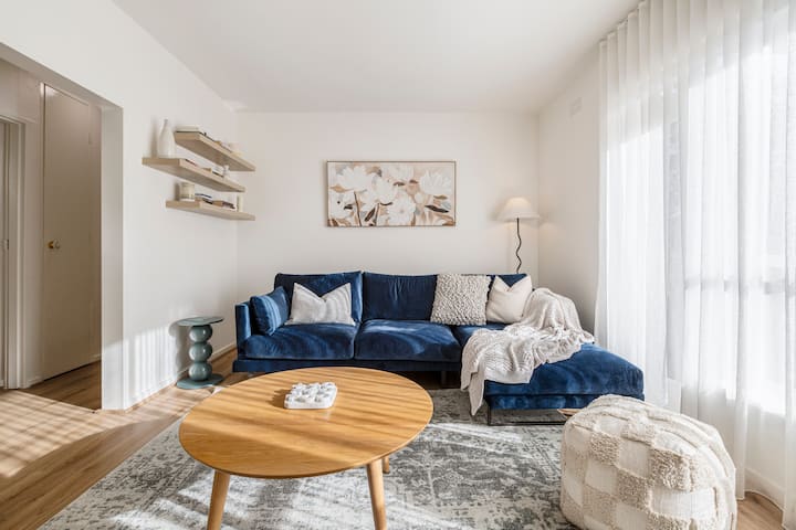 Velvet Bloom—sunlit Comfort By Parks & Trails - Ivanhoe