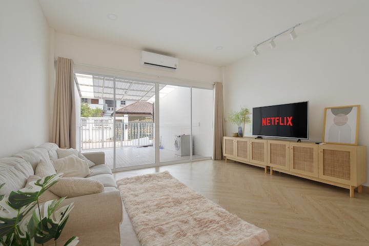 The Loft 4br House Near Cafes + Mrt - Bangkok
