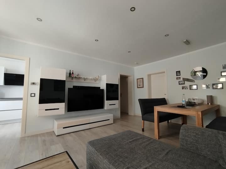 Voll Ausgestattete 3 Zimmer Wohnung In Pempelfort - デュッセルドルフ