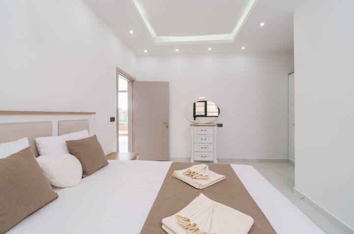 Doğa Manzaralı 9 Kişilik Lüks Villa 07-7990 - Kalkan