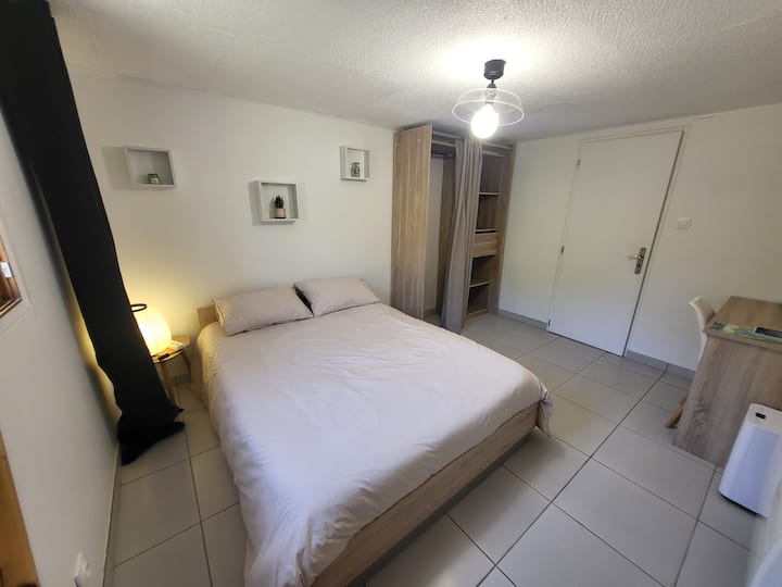 Chambre Cosy Avec Salle D'eau - Lac D'aiguebelette - Lac d'Aiguebelette