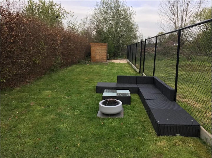 Kampeerplek In Tuin - 博姆