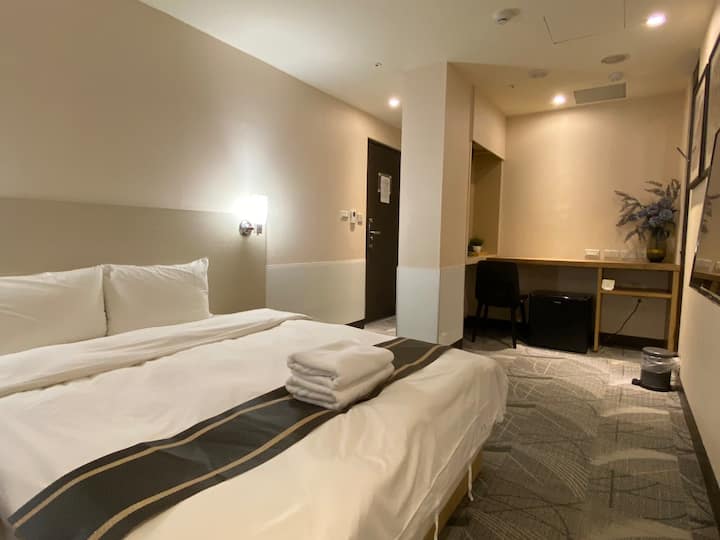 Enjoy A Slow Double Room|ximen Red House 320 - Taipei