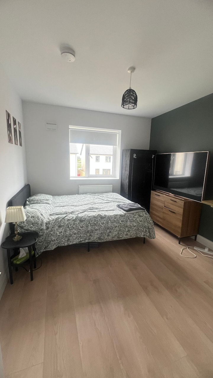 Lovely Spacious Bedroom With Private Bathroom - Dunboyne