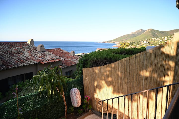 Sunny Sea View Studio-  Terrace/ Pool/ Parking - Théoule-sur-Mer