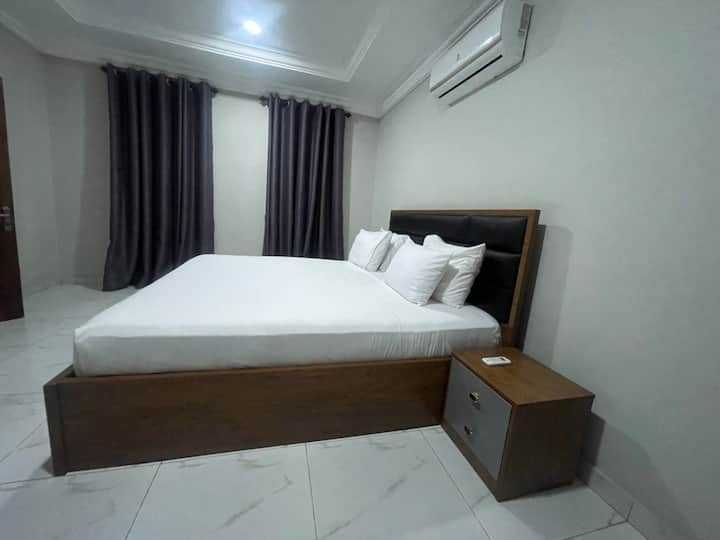 3br House, Chauffeur-driven Suv- Genset East Legon - Accra